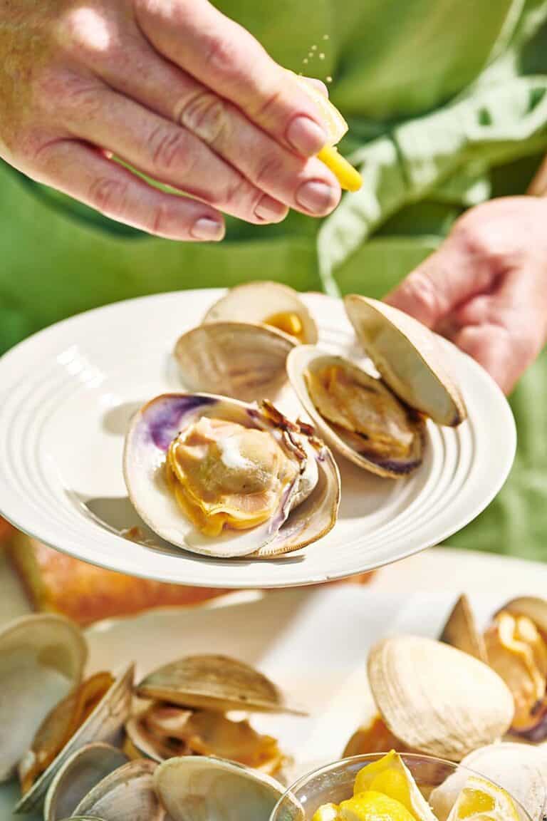 How to Cook Clams on the Grill — The Mom 100